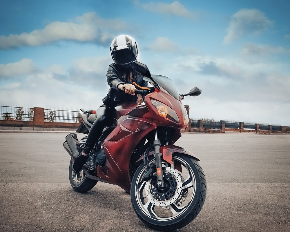 Motosiklet Sürerken Dikkat Edilmesi Gerekenler - Deniz Riding Academy